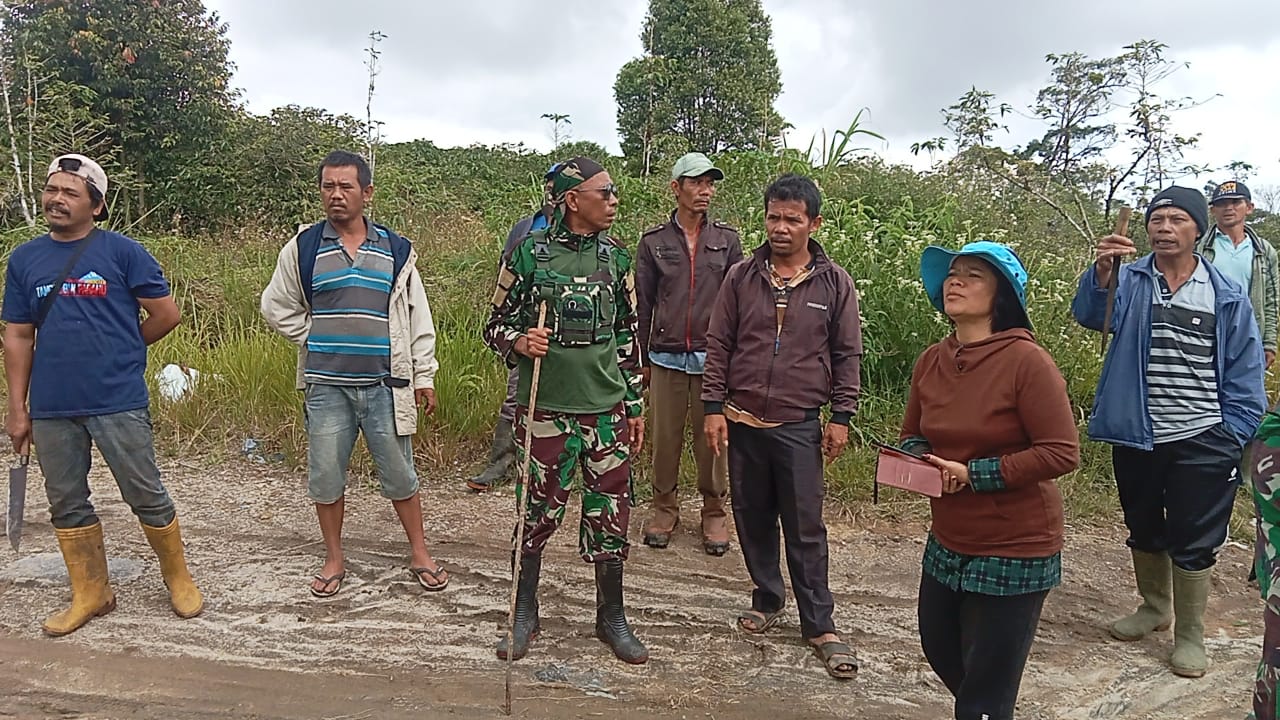 Danramil 01 Sumbul Survei Lokasi Karya Bhakti TNI - Dairi24jam.id